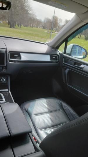 Balts Volkswagen Touareg 2018 Tallina, ar dzinēja tilpumu 3.00 L un nobraukumu 201 tūkst. km par 21900 €, foto 11 vietnē AUTOMOTO.COM.LV
