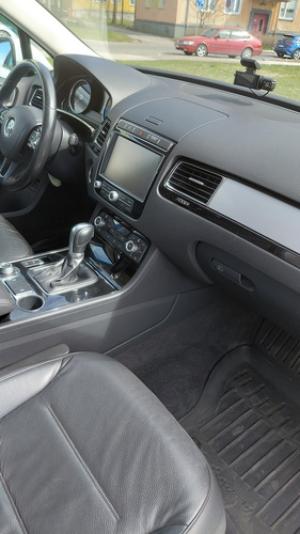 Balts Volkswagen Touareg 2018 Tallina, ar dzinēja tilpumu 3.00 L un nobraukumu 201 tūkst. km par 21900 €, foto 14 vietnē AUTOMOTO.COM.LV