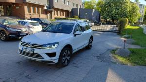 Balts Volkswagen Touareg 2018 Tallina, ar dzinēja tilpumu 3.00 L un nobraukumu 201 tūkst. km par 21900 €, foto 18 vietnē AUTOMOTO.COM.LV