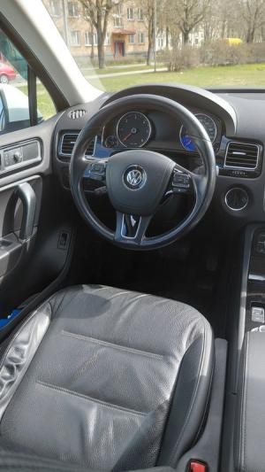 Balts Volkswagen Touareg 2018 Tallina, ar dzinēja tilpumu 3.00 L un nobraukumu 201 tūkst. km par 21900 €, foto 24 vietnē AUTOMOTO.COM.LV