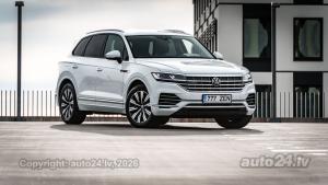 Balts Volkswagen Touareg 2022 Tallina, ar dzinēja tilpumu 3.00 L un nobraukumu 127 tūkst. km par 51900 €, foto  vietnē AUTOMOTO.COM.LV