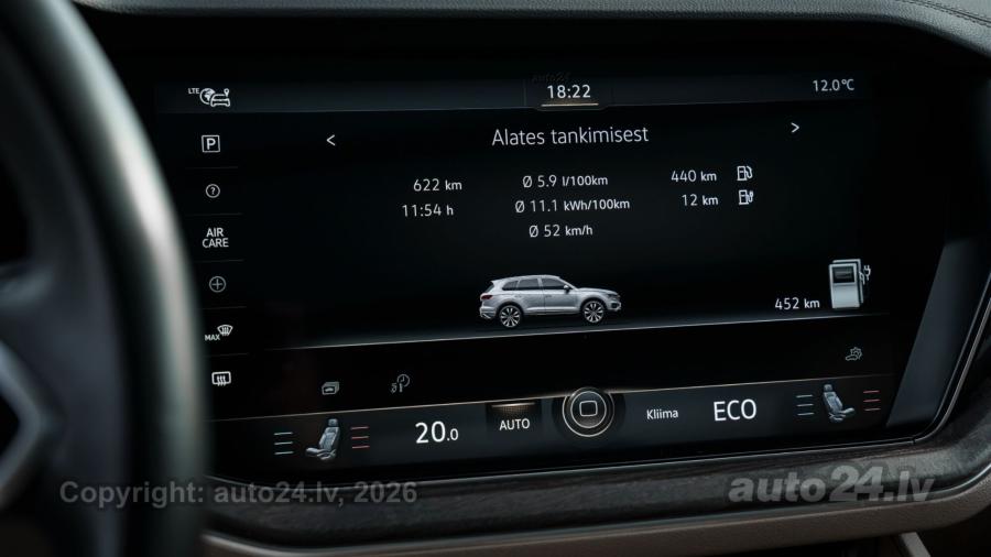 White Volkswagen Touareg 2022 in Tallinn, with an engine capacity of 3.00 L and mileage of 127 thousand km for 51900 €, photo 14 on AUTOMOTO.COM.LV