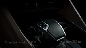 White Volkswagen Touareg 2022 in Tallinn, with an engine capacity of 3.00 L and mileage of 127 thousand km for 51900 €, photo 15 on AUTOMOTO.COM.LV