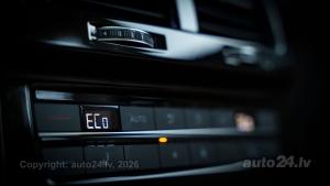 White Volkswagen Touareg 2022 in Tallinn, with an engine capacity of 3.00 L and mileage of 127 thousand km for 51900 €, photo 29 on AUTOMOTO.COM.LV