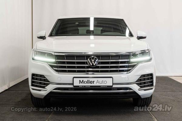 Balts Volkswagen Touareg 2023 Tallina, ar dzinēja tilpumu 3.00 L un nobraukumu 150 tūkst. km par 40900 €, foto 3 vietnē AUTOMOTO.COM.LV