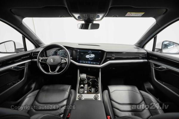 Balts Volkswagen Touareg 2023 Tallina, ar dzinēja tilpumu 3.00 L un nobraukumu 150 tūkst. km par 40900 €, foto 10 vietnē AUTOMOTO.COM.LV
