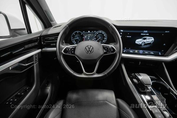 Balts Volkswagen Touareg 2023 Tallina, ar dzinēja tilpumu 3.00 L un nobraukumu 150 tūkst. km par 40900 €, foto 11 vietnē AUTOMOTO.COM.LV