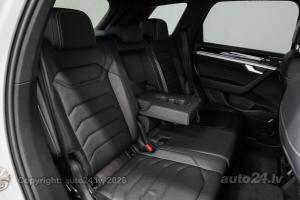White Volkswagen Touareg 2023 in Tallinn, with an engine capacity of 3.00 L and mileage of 150 thousand km for 40900 €, photo 13 on AUTOMOTO.COM.LV