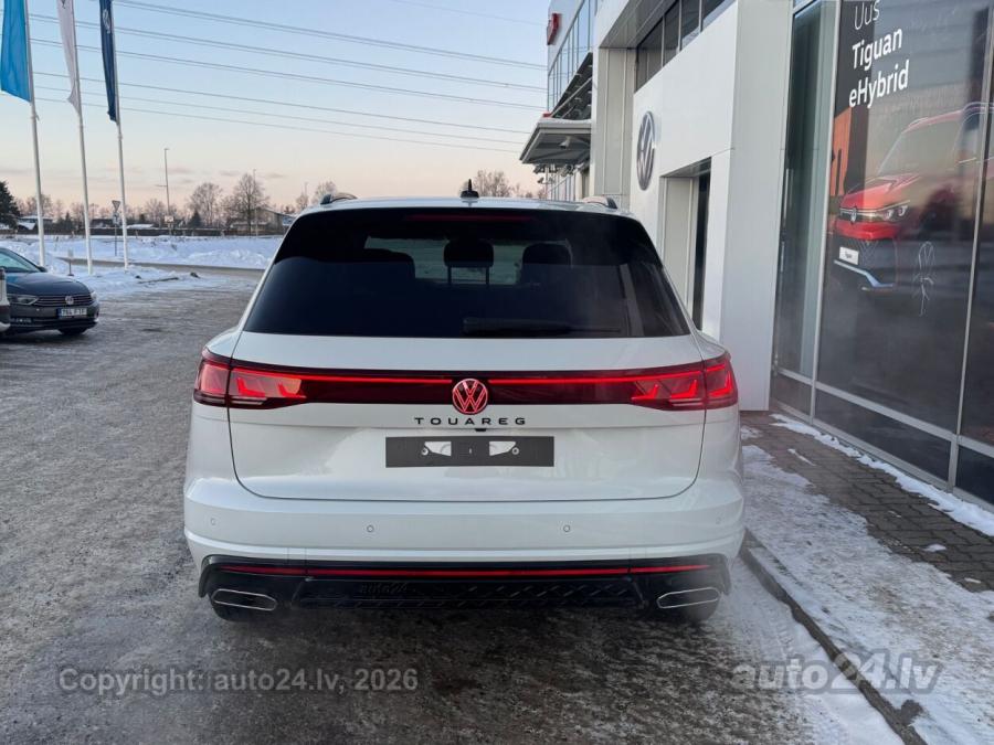White Volkswagen Touareg 2026 in Viljandi, with an engine capacity of 3.00 L and mileage of 1 thousand km for 79890 €, photo 4 on AUTOMOTO.COM.LV