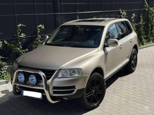 Yellow Volkswagen Touareg 2004 in Klaipeda, with an engine capacity of 3.19 L and mileage of 242 thousand km for 4450 €, photo 3 on AUTOMOTO.COM.LV