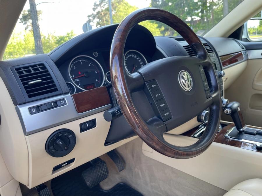 Dzeltens Volkswagen Touareg 2005 Rīga, ar dzinēja tilpumu 2.50 L un nobraukumu 260 tūkst. km par 2850 €, foto 6 vietnē AUTOMOTO.COM.LV