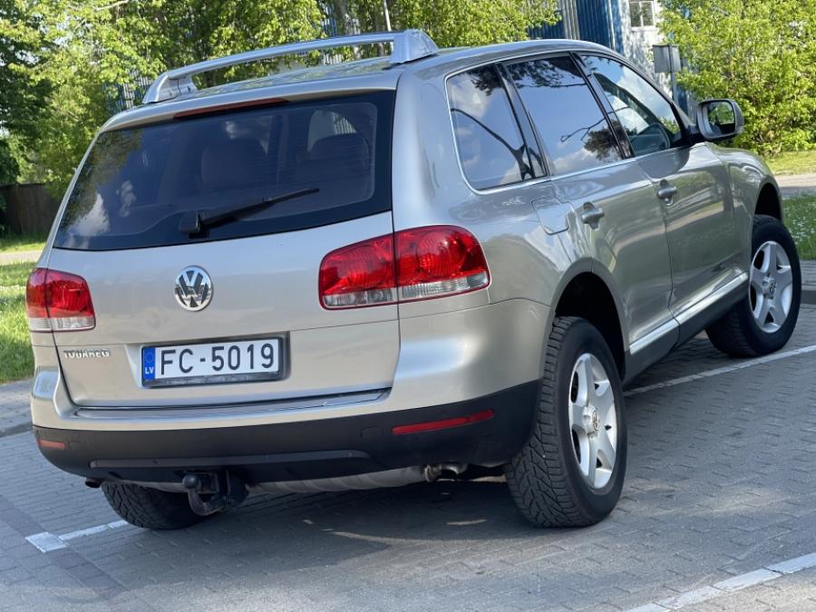 Dzeltens Volkswagen Touareg 2005 Rīga, ar dzinēja tilpumu 2.50 L un nobraukumu 260 tūkst. km par 2850 €, foto 8 vietnē AUTOMOTO.COM.LV