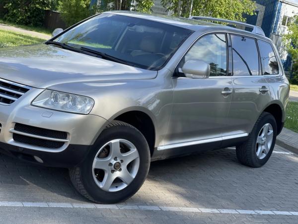 Yellow Volkswagen Touareg 2005 in Riga, with an engine capacity of 2.50 L and mileage of 260 thousand km for 2850 €, photo 10 on AUTOMOTO.COM.LV