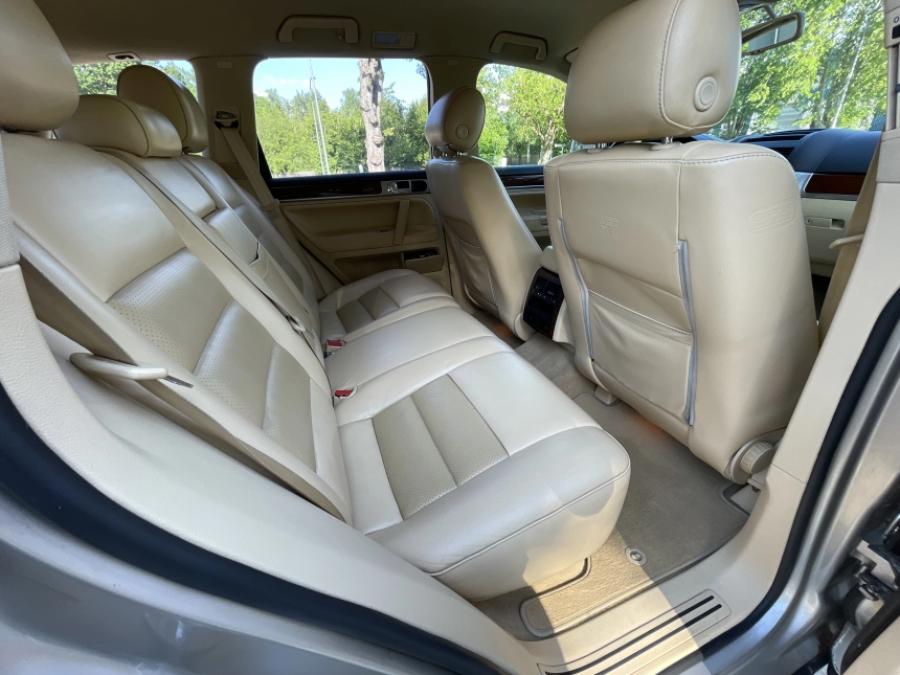 Dzeltens Volkswagen Touareg 2005 Rīga, ar dzinēja tilpumu 2.50 L un nobraukumu 260 tūkst. km par 2850 €, foto 18 vietnē AUTOMOTO.COM.LV