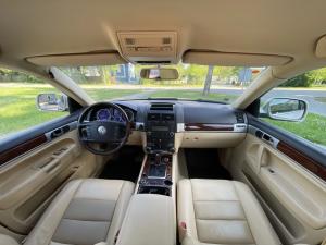 Dzeltens Volkswagen Touareg 2005 Rīga, ar dzinēja tilpumu 2.50 L un nobraukumu 260 tūkst. km par 2850 €, foto 19 vietnē AUTOMOTO.COM.LV