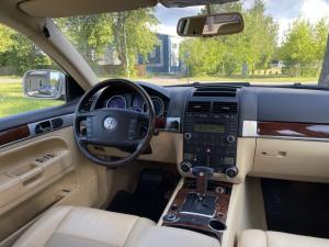 Dzeltens Volkswagen Touareg 2005 Rīga, ar dzinēja tilpumu 2.50 L un nobraukumu 260 tūkst. km par 2850 €, foto 20 vietnē AUTOMOTO.COM.LV