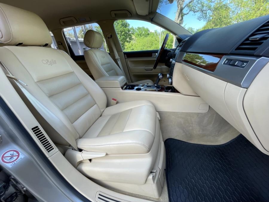 Dzeltens Volkswagen Touareg 2005 Rīga, ar dzinēja tilpumu 2.50 L un nobraukumu 260 tūkst. km par 2850 €, foto 21 vietnē AUTOMOTO.COM.LV