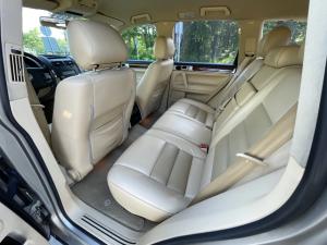 Dzeltens Volkswagen Touareg 2005 Rīga, ar dzinēja tilpumu 2.50 L un nobraukumu 260 tūkst. km par 2850 €, foto 26 vietnē AUTOMOTO.COM.LV
