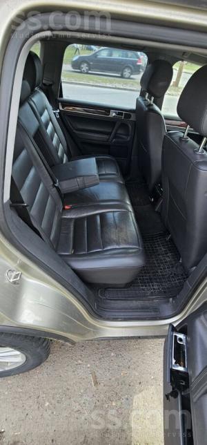 Yellow Volkswagen Touareg 2006 in Riga, with an engine capacity of 2.50 L and mileage of 376 thousand km for 1500 €, photo 5 on AUTOMOTO.COM.LV