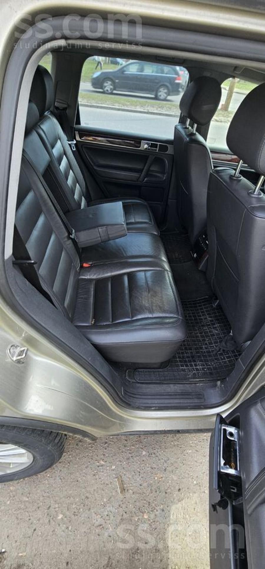 Yellow Volkswagen Touareg 2006 in Riga, with an engine capacity of 2.50 L and mileage of 376 thousand km for 1500 €, photo 5 on AUTOMOTO.COM.LV