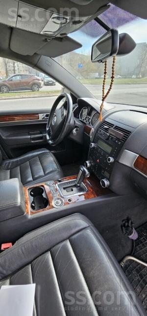 Yellow Volkswagen Touareg 2006 in Riga, with an engine capacity of 2.50 L and mileage of 376 thousand km for 1500 €, photo 7 on AUTOMOTO.COM.LV