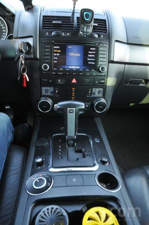 Dzeltens Volkswagen Touareg 2006 Rīga, ar dzinēja tilpumu 3.00 L un nobraukumu 300 tūkst. km par 3500 €, foto 9 vietnē AUTOMOTO.COM.LV
