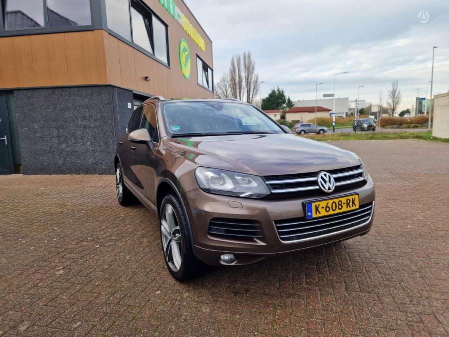 Dzeltens Volkswagen Touareg 2011 Raseiniai, ar dzinēja tilpumu 4.13 L un nobraukumu 220 tūkst. km par 12850 €, foto 1 vietnē AUTOMOTO.COM.LV