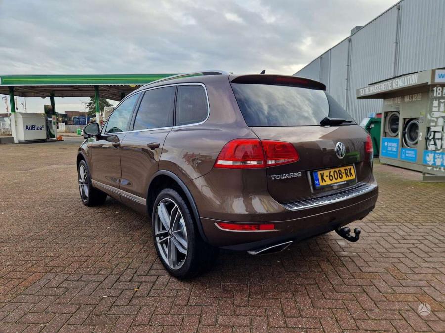 Dzeltens Volkswagen Touareg 2011 Raseiniai, ar dzinēja tilpumu 4.13 L un nobraukumu 220 tūkst. km par 12850 €, foto 5 vietnē AUTOMOTO.COM.LV