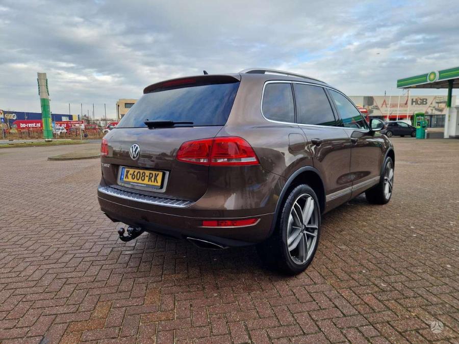 Dzeltens Volkswagen Touareg 2011 Raseiniai, ar dzinēja tilpumu 4.13 L un nobraukumu 220 tūkst. km par 12850 €, foto 6 vietnē AUTOMOTO.COM.LV
