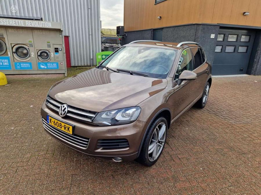 Dzeltens Volkswagen Touareg 2011 Raseiniai, ar dzinēja tilpumu 4.13 L un nobraukumu 220 tūkst. km par 12850 €, foto 10 vietnē AUTOMOTO.COM.LV