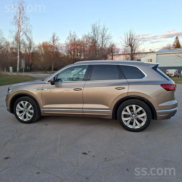 Dzeltens Volkswagen Touareg 2018 Rīga, ar dzinēja tilpumu 3.00 L un nobraukumu 212 tūkst. km par 27500 €, foto 6 vietnē AUTOMOTO.COM.LV