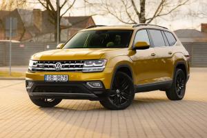 Yellow Volkswagen Touareg 2018 in Jelgava, with an engine capacity of 3.60 L and mileage of 55 thousand km for 23900 €, photo  on AUTOMOTO.COM.LV
