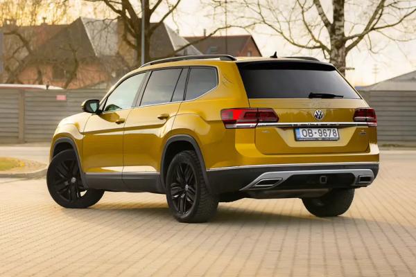 Yellow Volkswagen Touareg 2018 in Jelgava, with an engine capacity of 3.60 L and mileage of 55 thousand km for 23900 €, photo 4 on AUTOMOTO.COM.LV