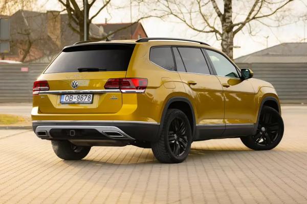 Yellow Volkswagen Touareg 2018 in Jelgava, with an engine capacity of 3.60 L and mileage of 55 thousand km for 23900 €, photo 5 on AUTOMOTO.COM.LV