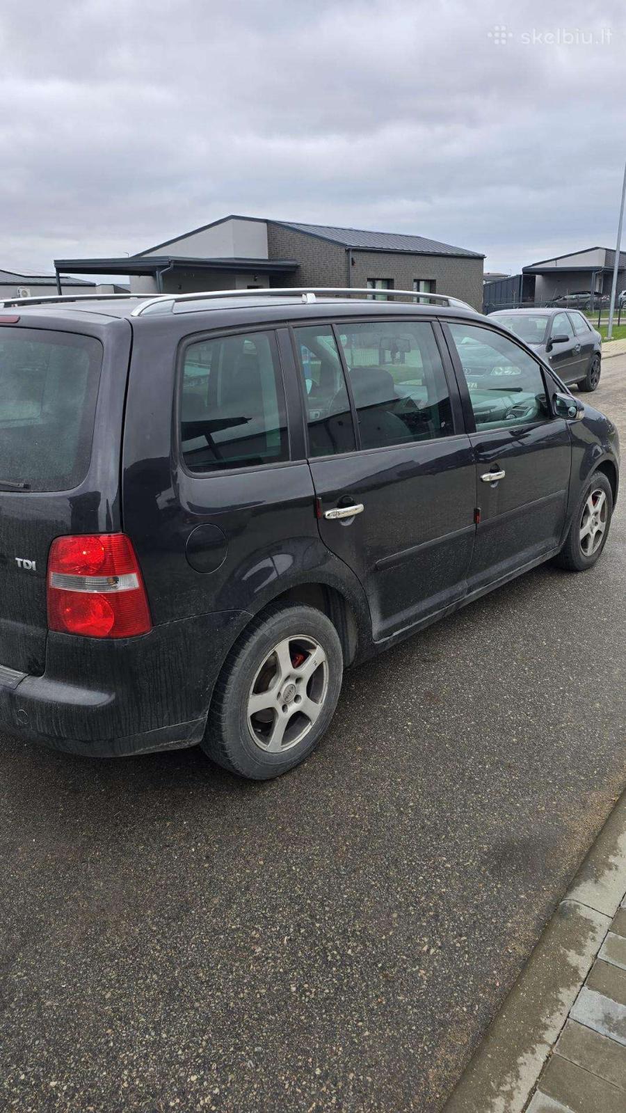 Black Volkswagen Touran 2004 in Kaunas, with an engine capacity of 2.00 L and mileage of 267 thousand km for 1800 €, photo 10 on AUTOMOTO.COM.LV