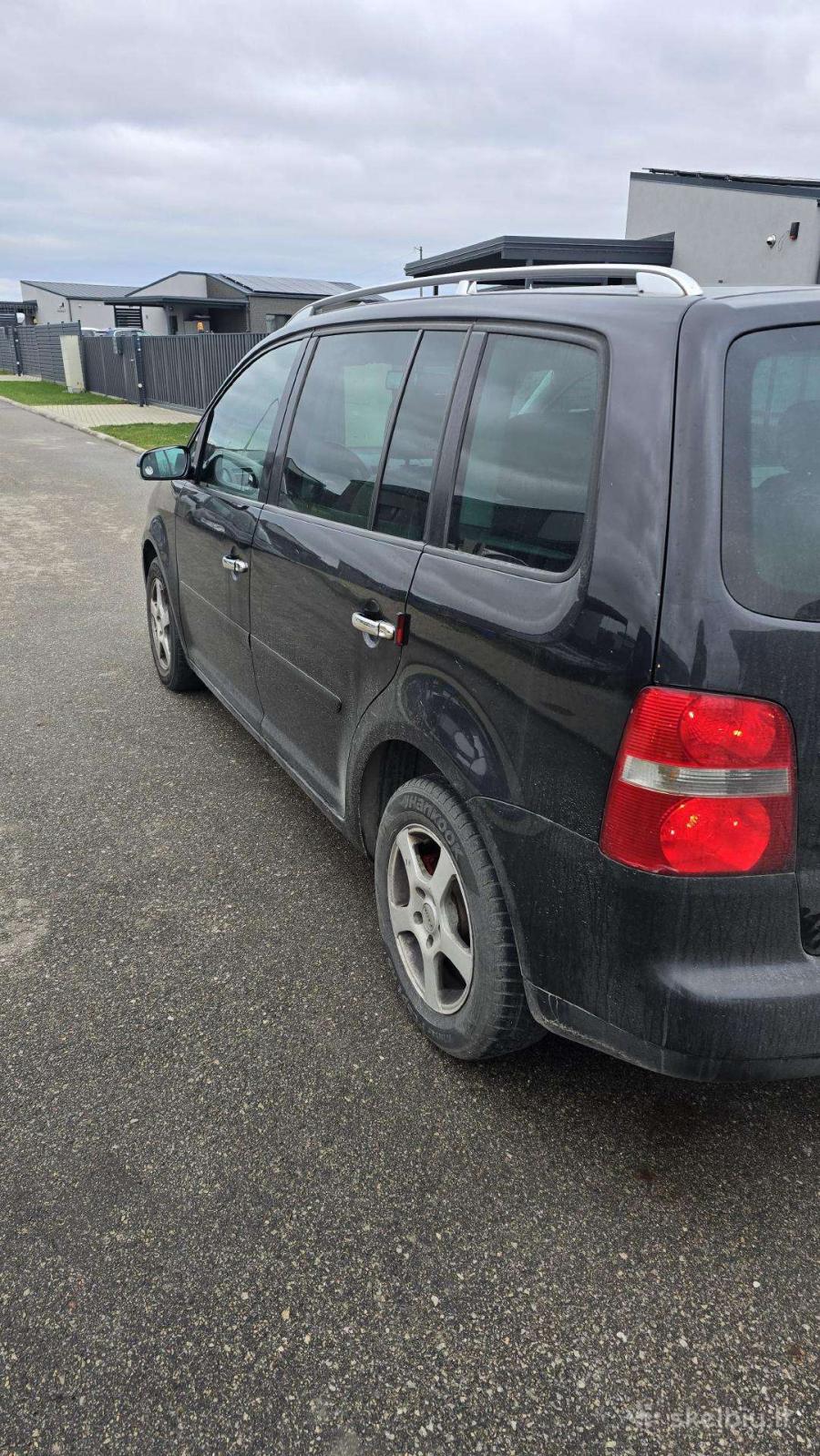Black Volkswagen Touran 2004 in Kaunas, with an engine capacity of 2.00 L and mileage of 267 thousand km for 1800 €, photo 11 on AUTOMOTO.COM.LV