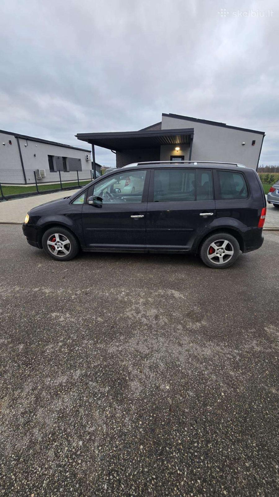 Black Volkswagen Touran 2004 in Kaunas, with an engine capacity of 2.00 L and mileage of 267 thousand km for 1800 €, photo 12 on AUTOMOTO.COM.LV