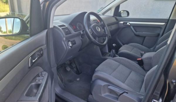 Black Volkswagen Touran 2004 in Riga, with an engine capacity of 2.00 L and mileage of 244 thousand km for 3200 €, photo 1 on AUTOMOTO.COM.LV