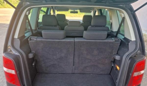 Black Volkswagen Touran 2004 in Riga, with an engine capacity of 2.00 L and mileage of 244 thousand km for 3200 €, photo 2 on AUTOMOTO.COM.LV