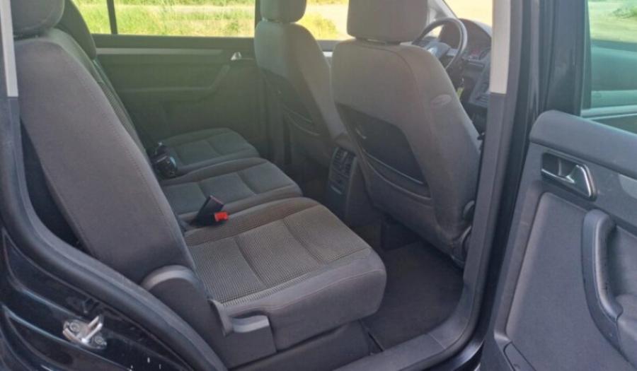 Melns Volkswagen Touran 2004 Rīga, ar dzinēja tilpumu 2.00 L un nobraukumu 244 tūkst. km par 3200 €, foto 12 vietnē AUTOMOTO.COM.LV