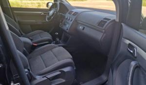Melns Volkswagen Touran 2004 Rīga, ar dzinēja tilpumu 2.00 L un nobraukumu 244 tūkst. km par 3200 €, foto 13 vietnē AUTOMOTO.COM.LV