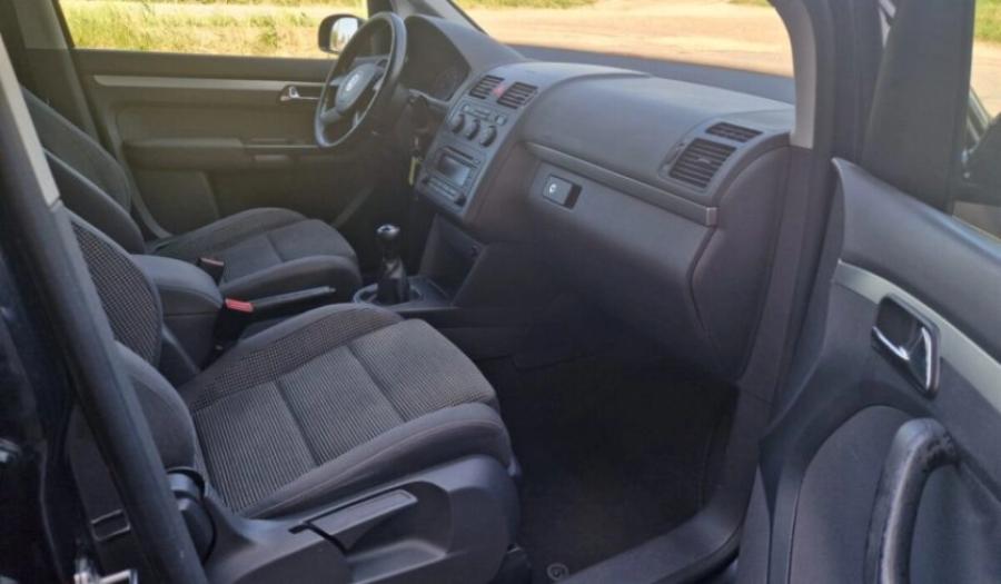 Melns Volkswagen Touran 2004 Rīga, ar dzinēja tilpumu 2.00 L un nobraukumu 244 tūkst. km par 3200 €, foto 13 vietnē AUTOMOTO.COM.LV