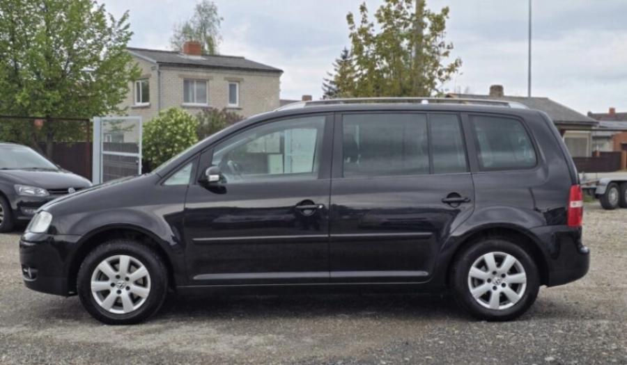 Melns Volkswagen Touran 2004 Rīga, ar dzinēja tilpumu 2.00 L un nobraukumu 244 tūkst. km par 3200 €, foto 18 vietnē AUTOMOTO.COM.LV