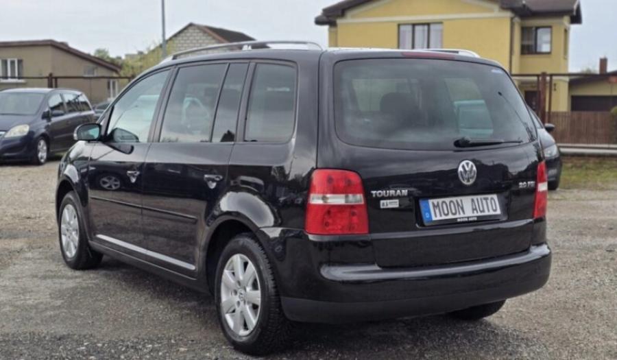 Melns Volkswagen Touran 2004 Rīga, ar dzinēja tilpumu 2.00 L un nobraukumu 244 tūkst. km par 3200 €, foto 19 vietnē AUTOMOTO.COM.LV