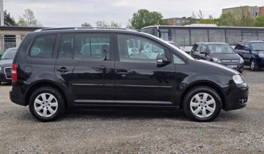 Melns Volkswagen Touran 2004 Rīga, ar dzinēja tilpumu 2.00 L un nobraukumu 244 tūkst. km par 3200 €, foto 22 vietnē AUTOMOTO.COM.LV