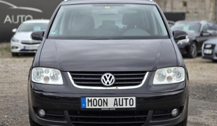 Melns Volkswagen Touran 2004 Rīga, ar dzinēja tilpumu 2.00 L un nobraukumu 244 tūkst. km par 3200 €, foto 24 vietnē AUTOMOTO.COM.LV
