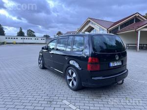 Black Volkswagen Touran 2004 in Liepaja, with an engine capacity of 2.00 L and mileage of 380 thousand km for 2200 €, photo  on AUTOMOTO.COM.LV
