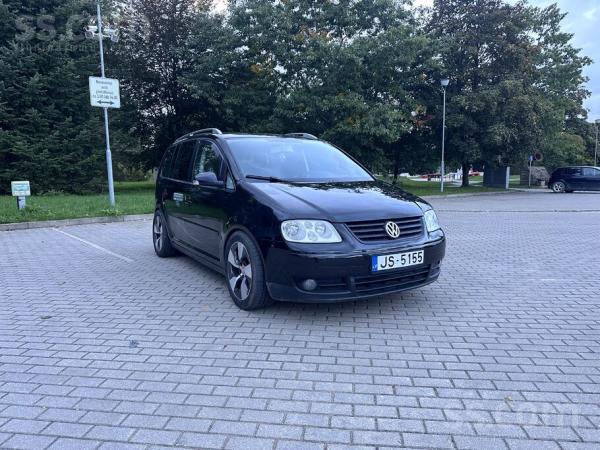 Black Volkswagen Touran 2004 in Liepaja, with an engine capacity of 2.00 L and mileage of 380 thousand km for 2200 €, photo 3 on AUTOMOTO.COM.LV