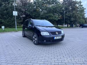 Melns Volkswagen Touran 2004 Liepāja, ar dzinēja tilpumu 2.00 L un nobraukumu 380 tūkst. km par 2200 €, foto 3 vietnē AUTOMOTO.COM.LV