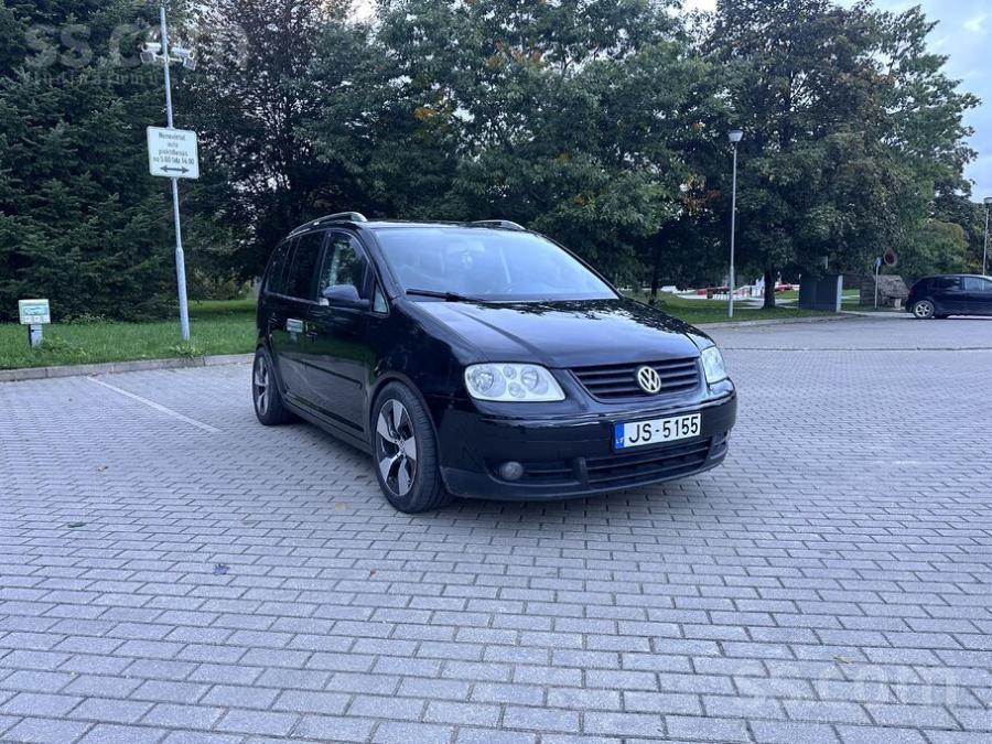 Melns Volkswagen Touran 2004 Liepāja, ar dzinēja tilpumu 2.00 L un nobraukumu 380 tūkst. km par 2200 €, foto 3 vietnē AUTOMOTO.COM.LV